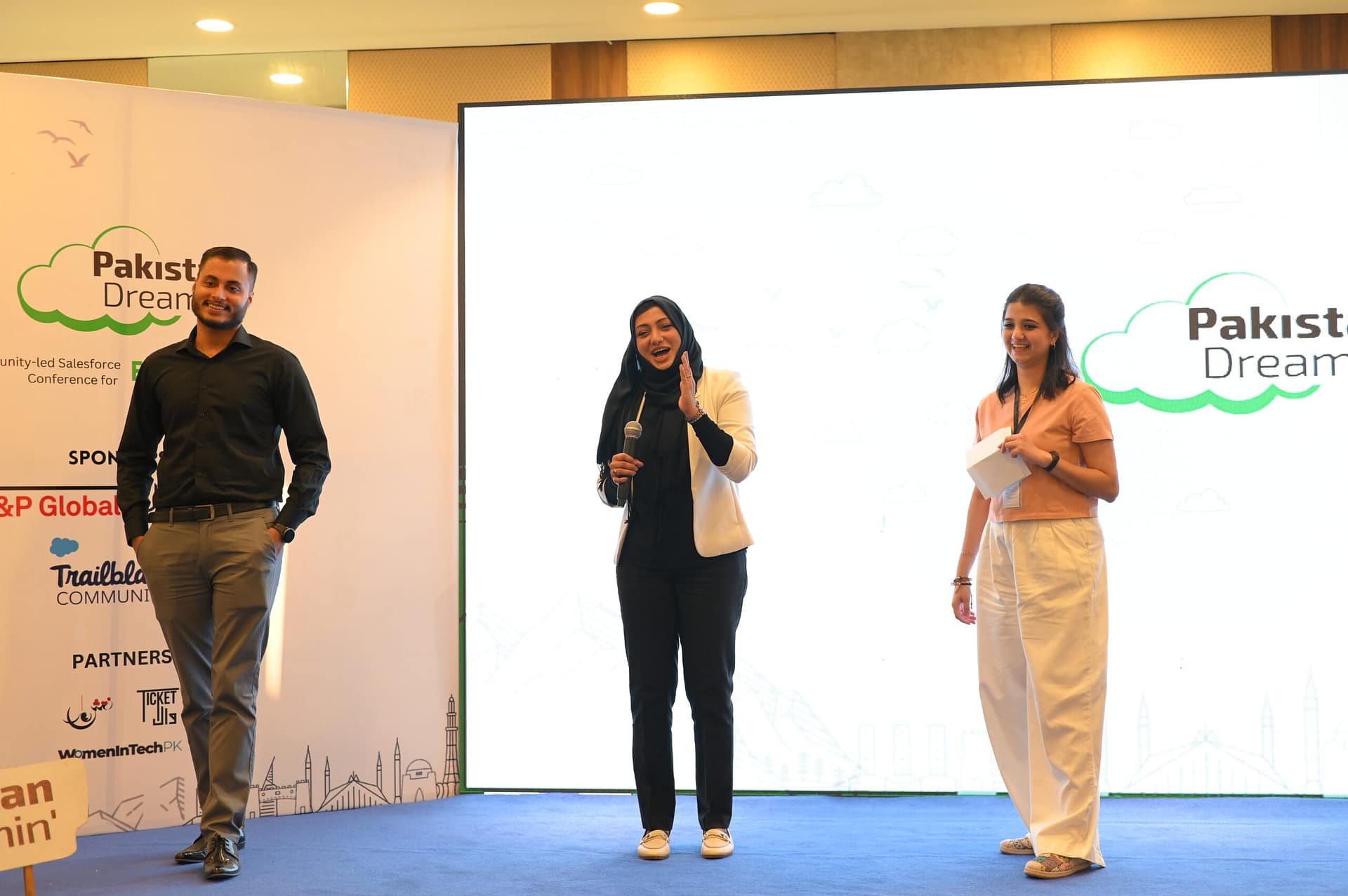 Pakistan Dreamin' 2025 Hackathon: Empowering Innovation with Agentforce ...